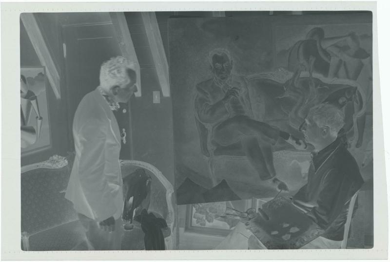 Man Ray devant son portrait peint par George Biddle - Centre Pompidou