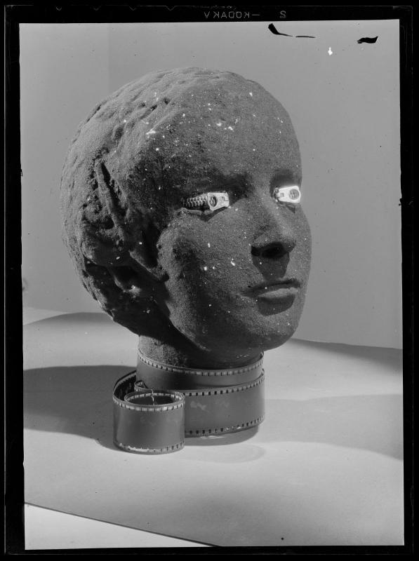 Objet surréaliste par Marcel Jean exposé à la Galerie Charles Ratton ...