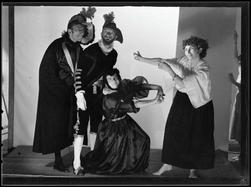 Le Groupe Octobre dans le "Tableau des Merveilles". Marcel Duhamel, Max ...