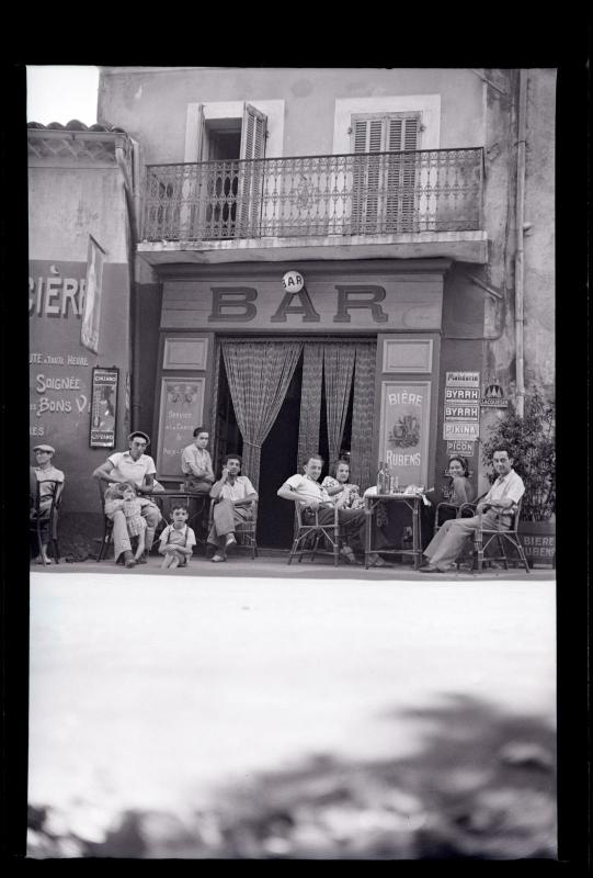 Man Ray, Adrienne Fidelin et des personnes non identifiées à une ...