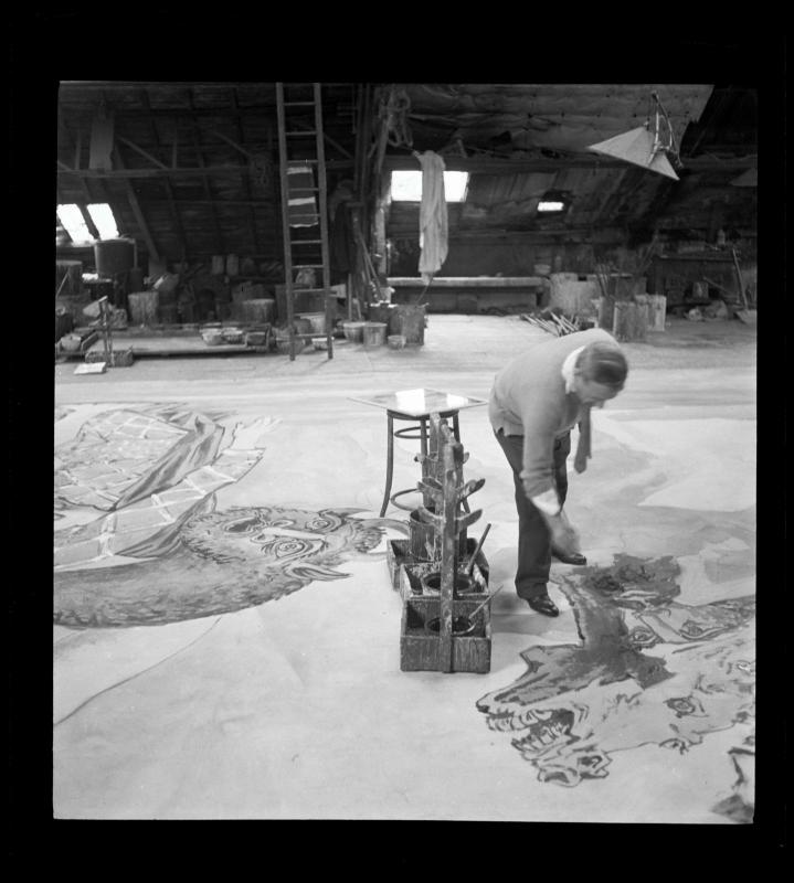Picasso peignant le rideau du "14 juillet 1936" - Centre Pompidou