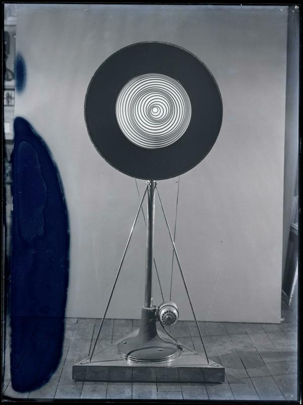 Rotative demi-sphère de Marcel Duchamp - Centre Pompidou