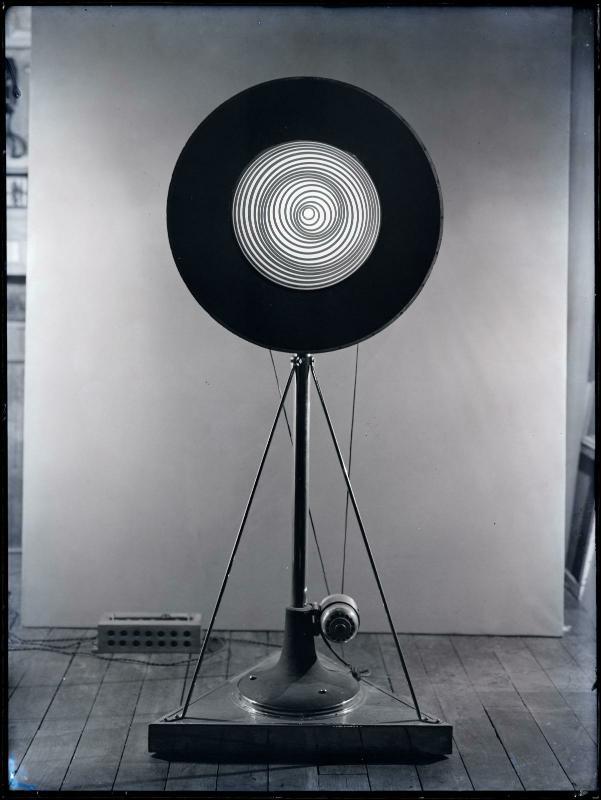 Rotative demi-sphère de Marcel Duchamp - Centre Pompidou