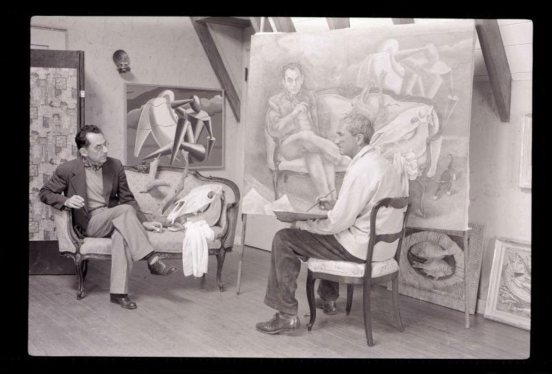 Man Ray devant son portrait peint par George Biddle - Centre Pompidou