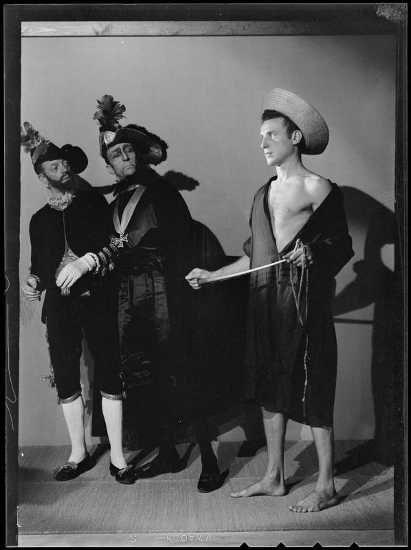 Le Groupe Octobre dans le "Tableau des Merveilles". Marcel Duhamel, Max ...