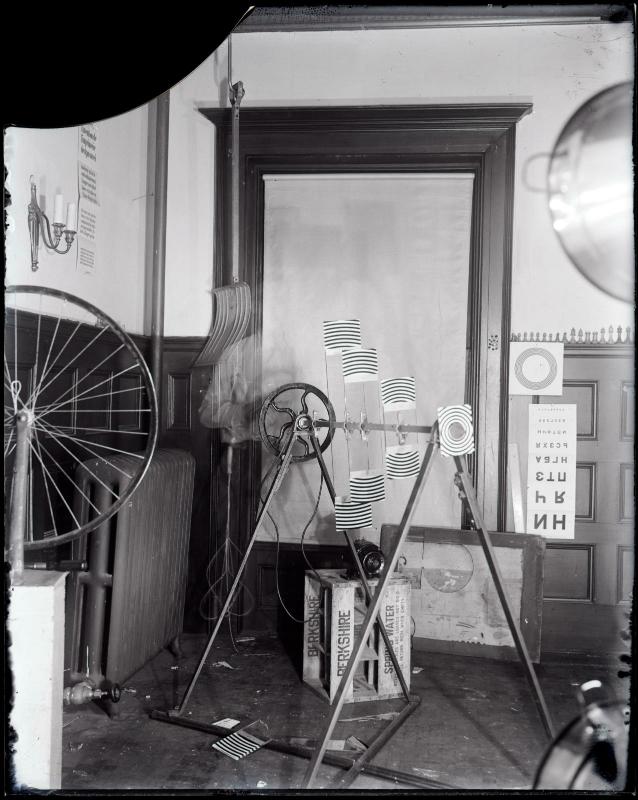 Rotative plaques de verre de Marcel Duchamp - Centre Pompidou