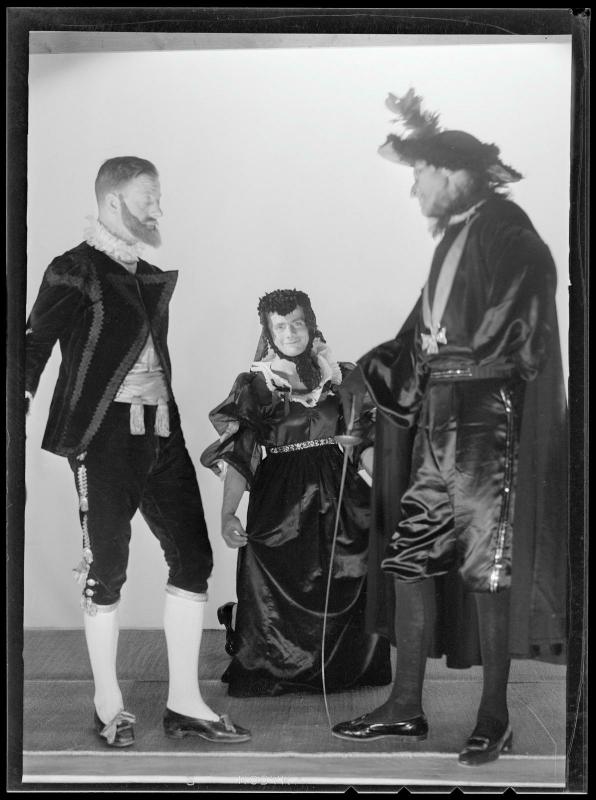Le Groupe Octobre dans le "Tableau des Merveilles". Marcel Duhamel, Max ...