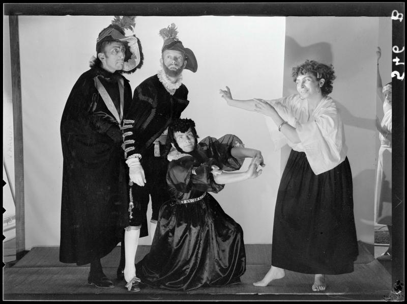 Le Groupe Octobre dans le "Tableau des Merveilles". Marcel Duhamel, Max ...