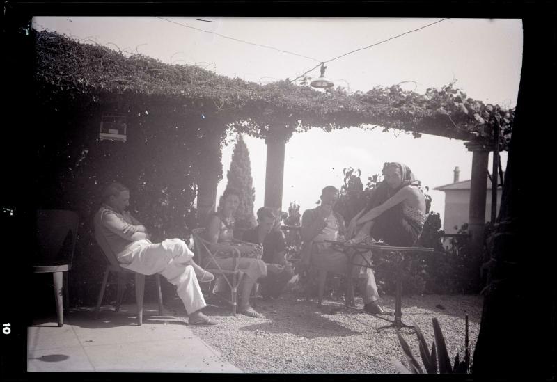 Pablo Picasso, Valentine Penrose, Roland Penrose, Paul Eluard et Nusch ...