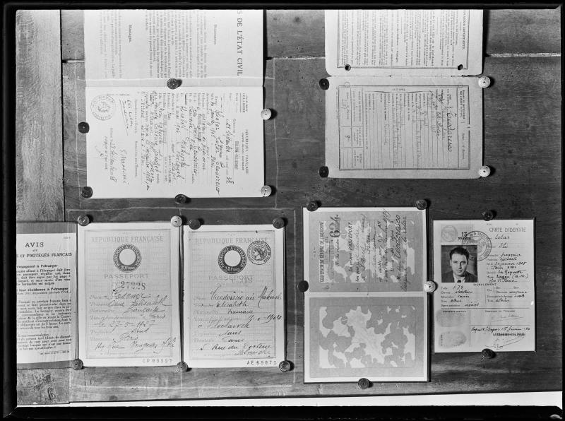 Reproductions de documents administratifs. - Centre Pompidou
